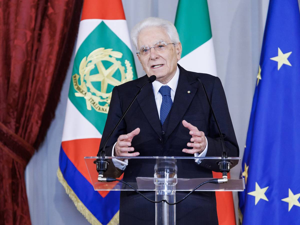 Elogio di Mattarella agli infermieri. E bacchetta i No Vax
