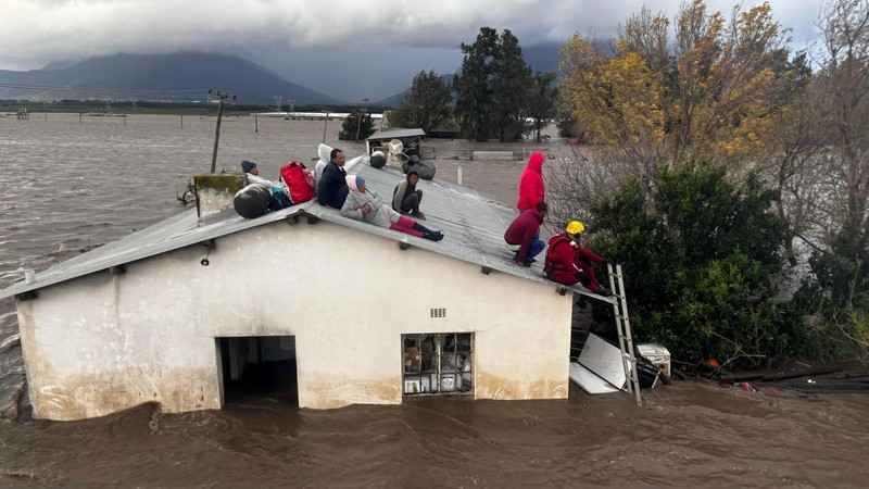 Severe flooding in Kleinmond claims three farm workers' lives