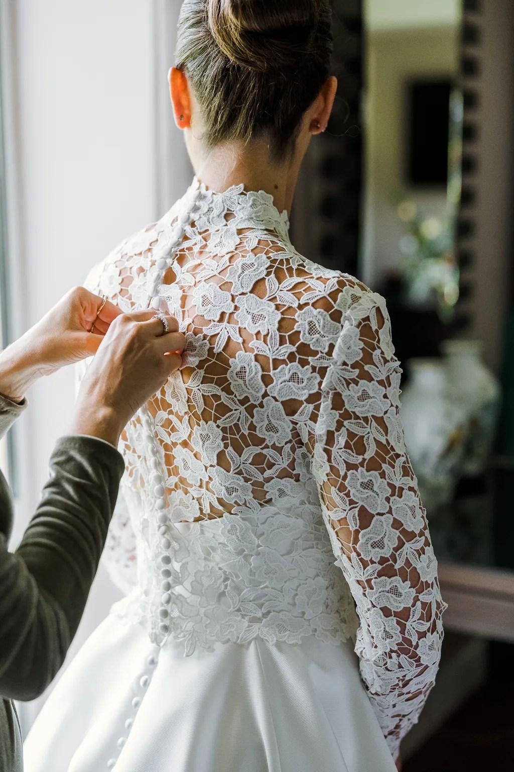 Avoid messy makeup transfer when putting on your wedding dress with ...