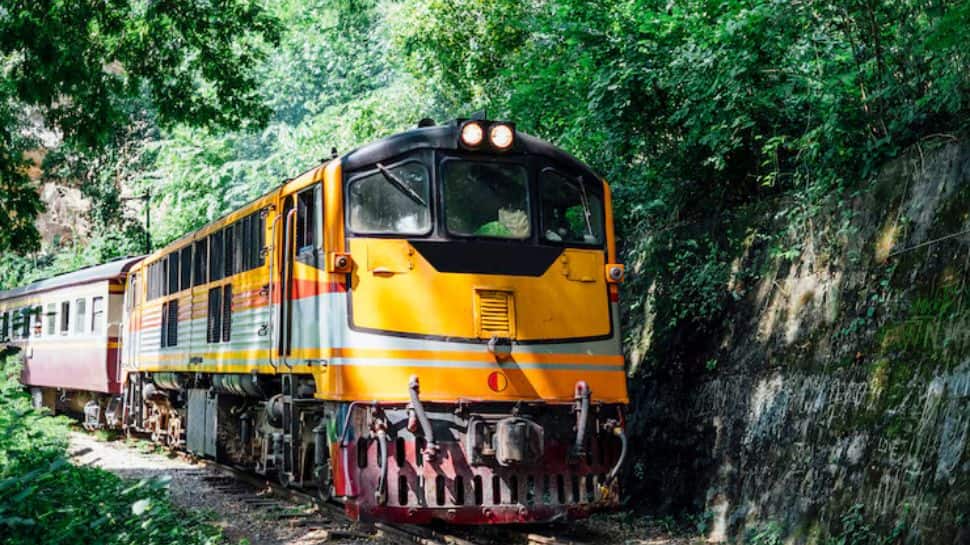 From blue to red: What different train coach colours actually mean in ...