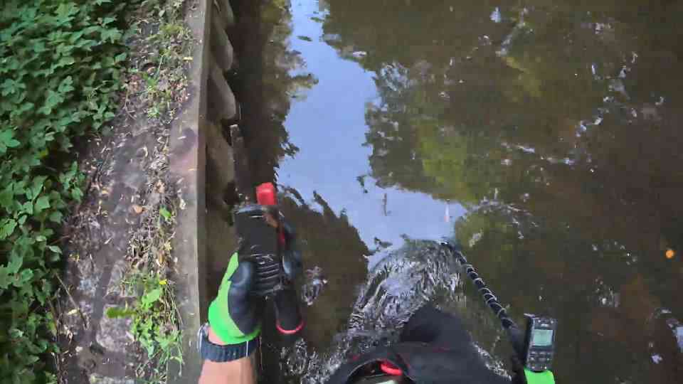 Was passiert, wenn ein Fund im Fluss plötzlich alles verändert?