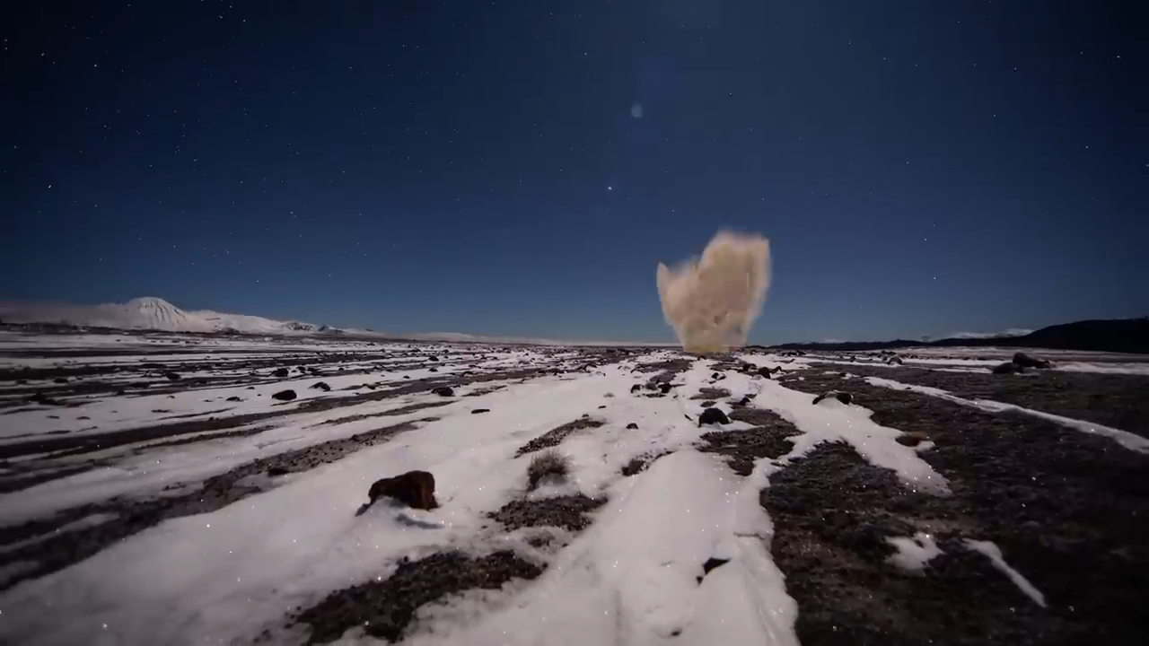 400 kg de glace tombent du ciel à 300 km/h… sans explication