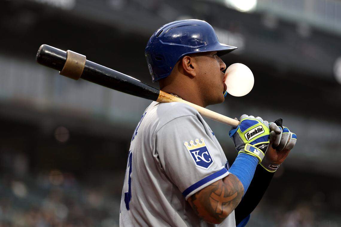 Late homer dooms Royals in series-opening 6-5 loss at Chicago White Sox ...