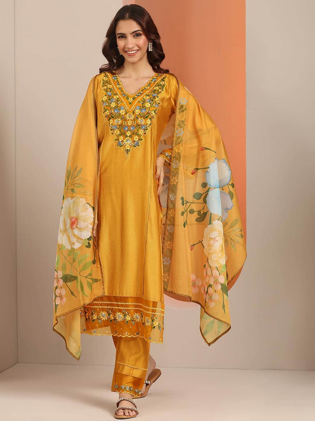 Top kurta sets every woman needs in 2026