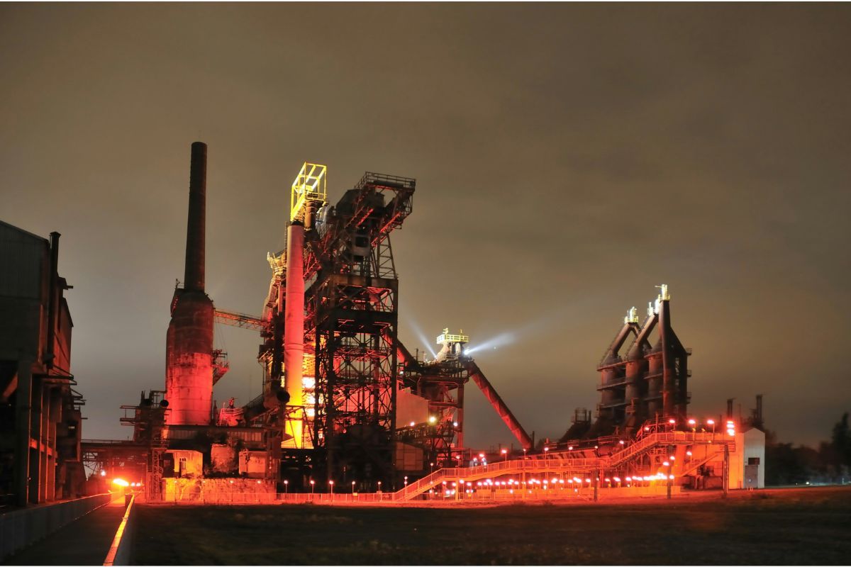 Manufacturing production fell in first quarter