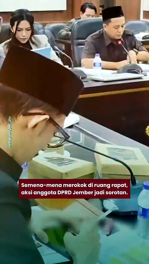 Viral aksi anggota dewan Jember asyik 'sebat' sambil main game di ruang ...