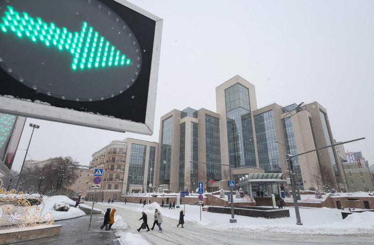 Russia's oil output down 460,000 bpd year-on-year in April, IEA says