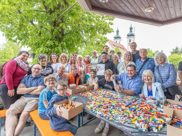 Selbst der Bürgermeister bastelt mit: Tutzinger bauen Lego-Rampen für ...