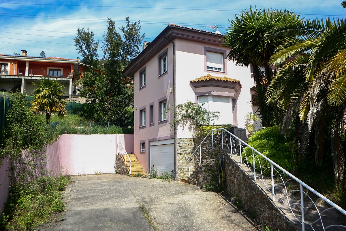 Couple jailed for keeping children in 'house of horrors' in Spain