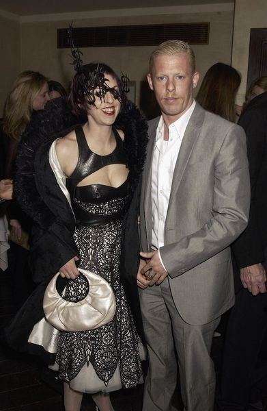 Qui était Isabella Blow, cette icône de mode qui a lancé la carrière d ...
