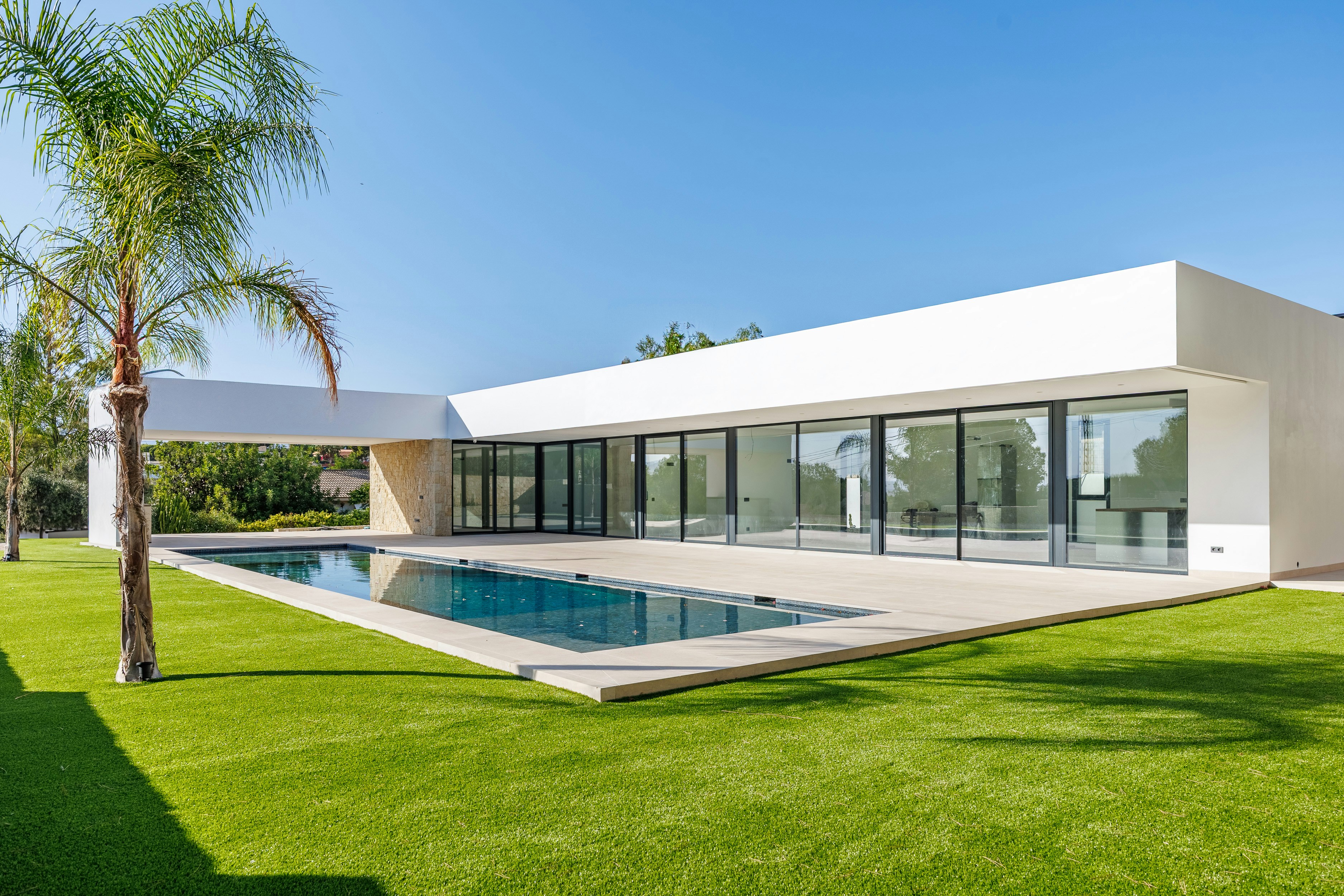 Key‑ready new build homes in Spain: beach and golf properties