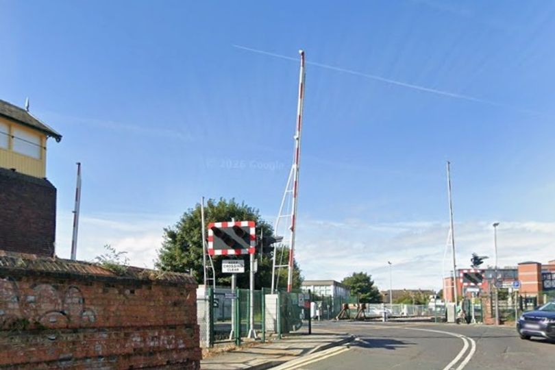 Grimsby town centre road closure for level crossing works