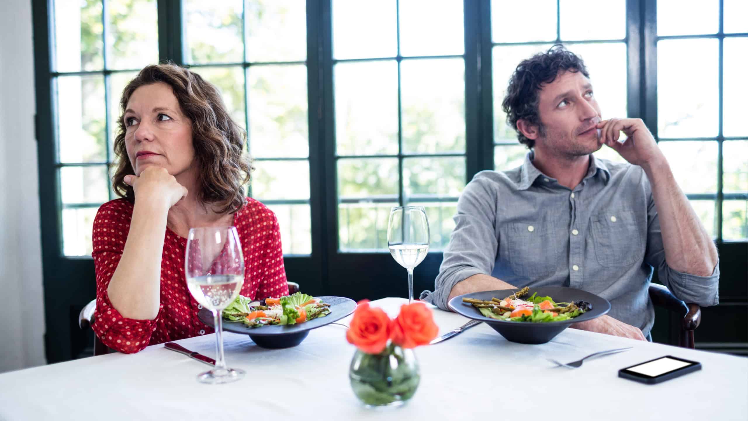 10 things women over 40 do on first dates that make men immediately ...