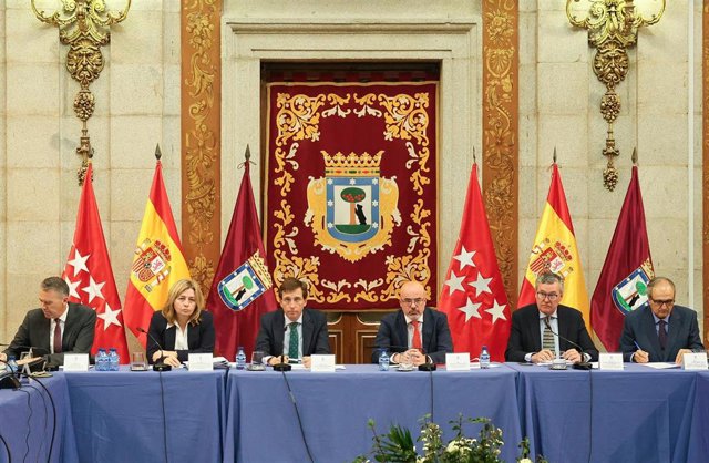 Almeida espeta al delegado que "sin un muerto encima de la mesa no ...