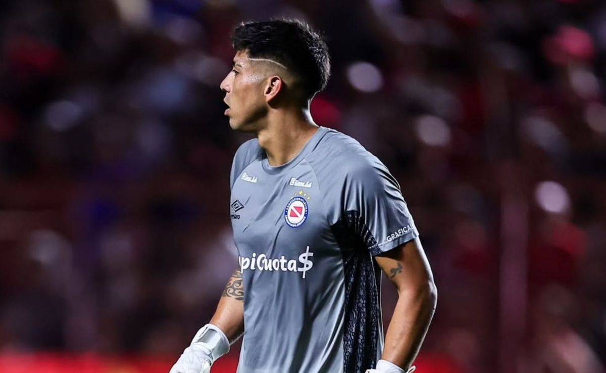 Monumental: La doble tapada de Brayan Cortés que tiene a los hinchas de ...