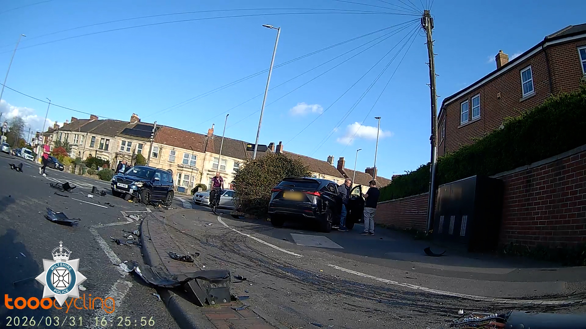 Drunk driver crashes into multiple cars and destroys traffic light in ...