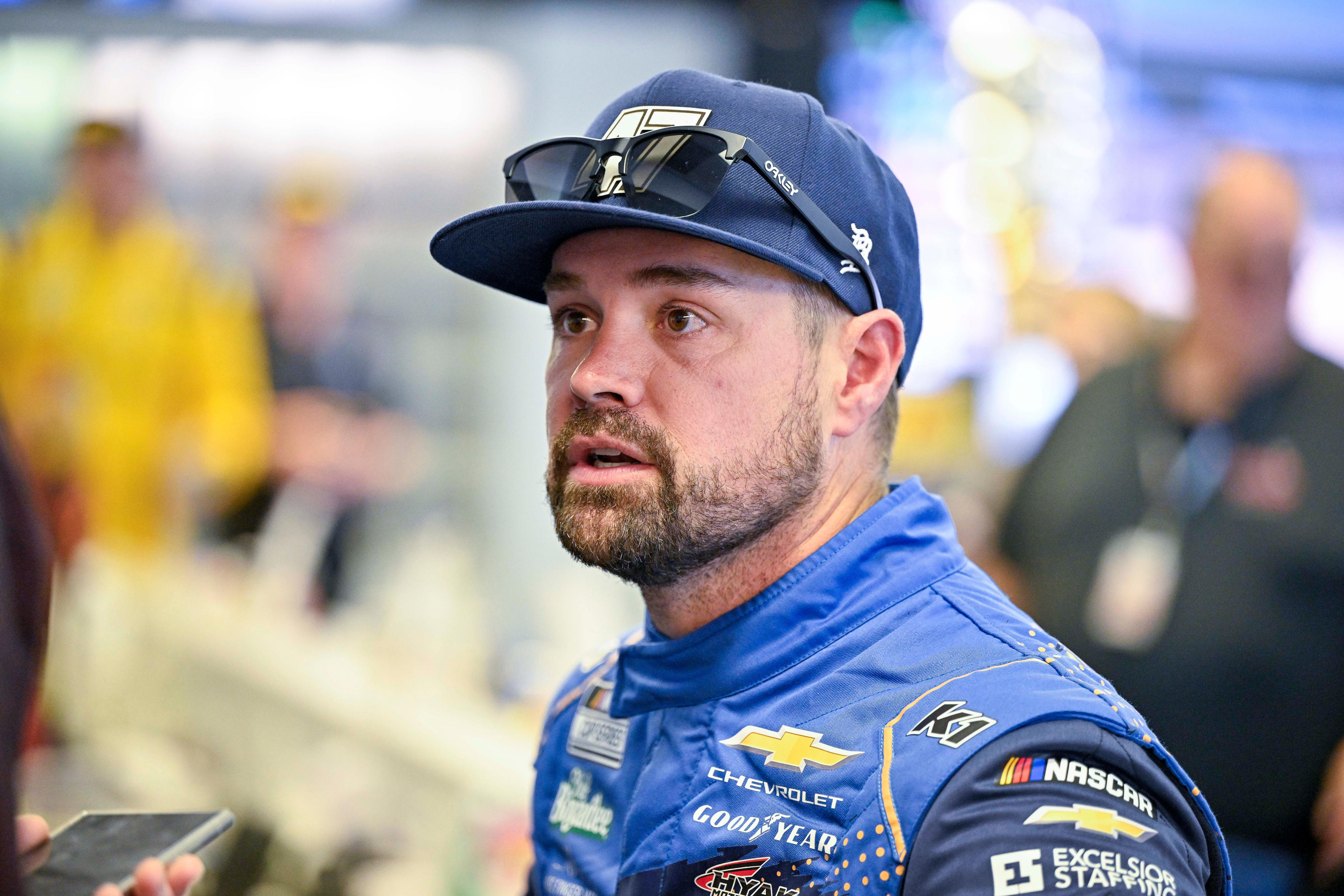 Ricky Stenhouse Jr. signs contract extension with Hyak Motorsports