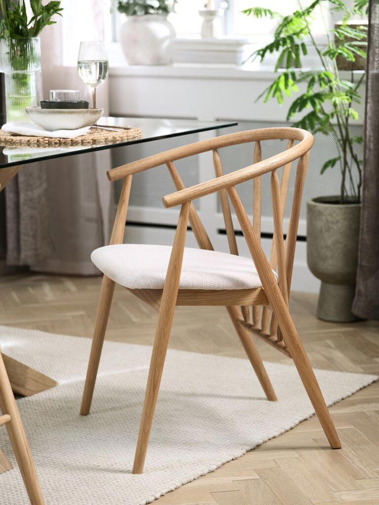 Skandi-Trend: Dieser Jysk-Stuhl verwandelt dein Esszimmer in einen ...