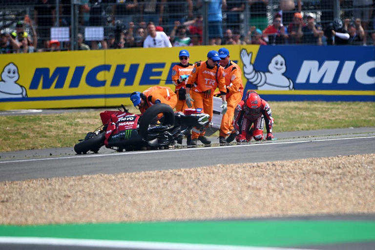 Márquez ocultó la realidad de su lesión a Ducati: "Corro con un brazo y ...