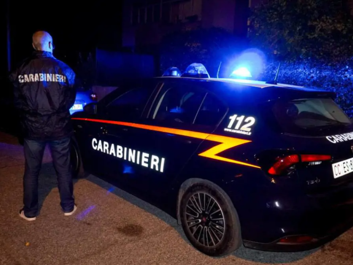 In sette accerchiano e rapinano quattro 18enni: "Avevano il volto coperto"