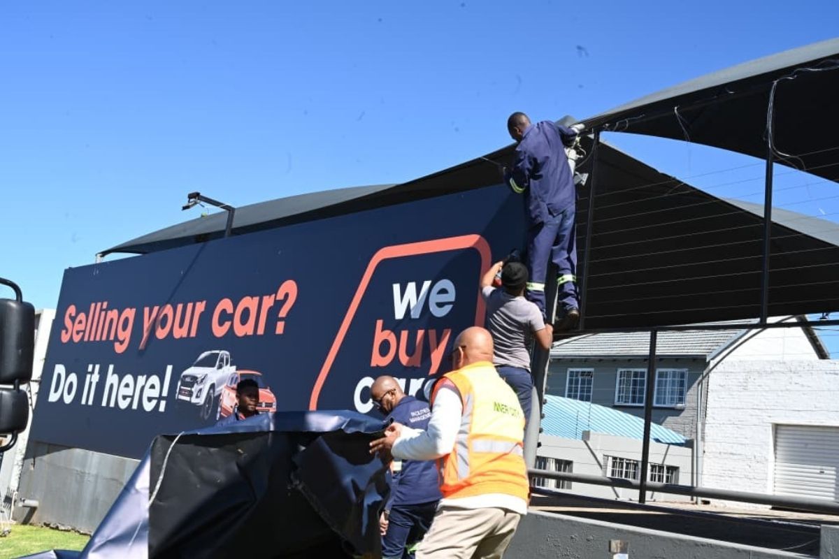 Illegal advertising brings in R100 million in revenue for Johannesburg