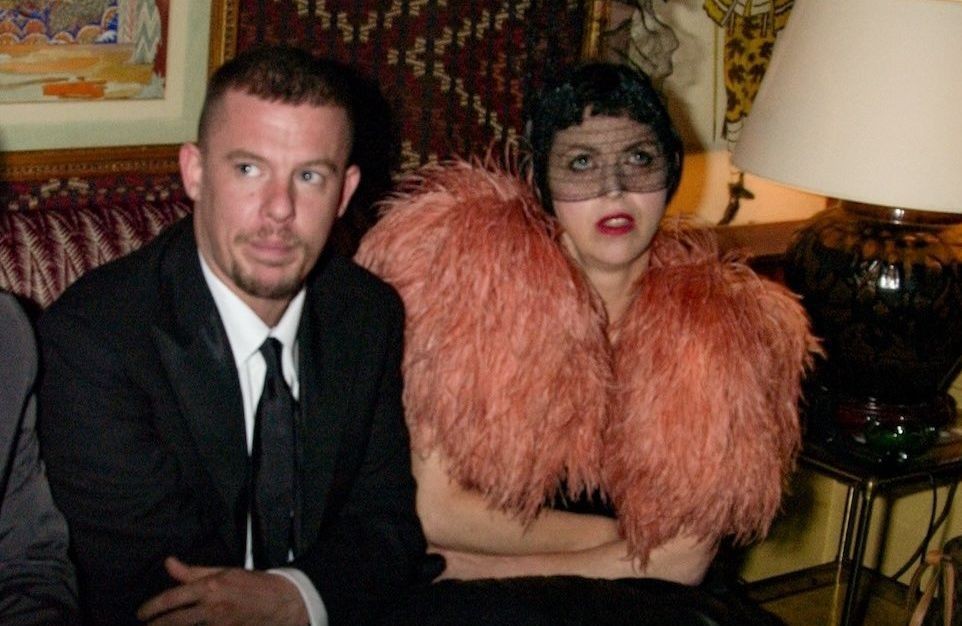Qui était Isabella Blow, cette icône de mode qui a lancé la carrière d ...