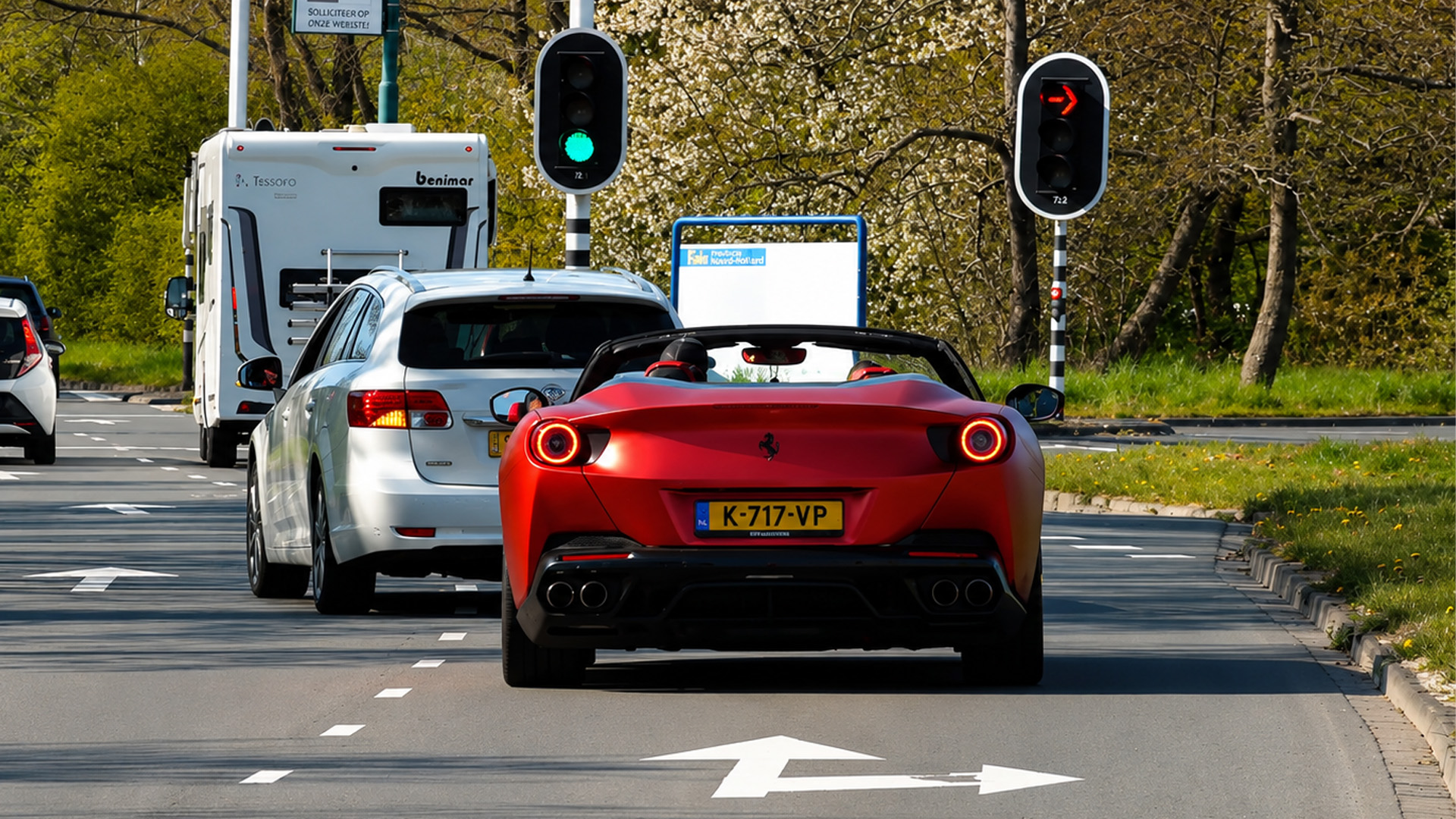 Ferrari Portofino passa por um susto durante a aceleração