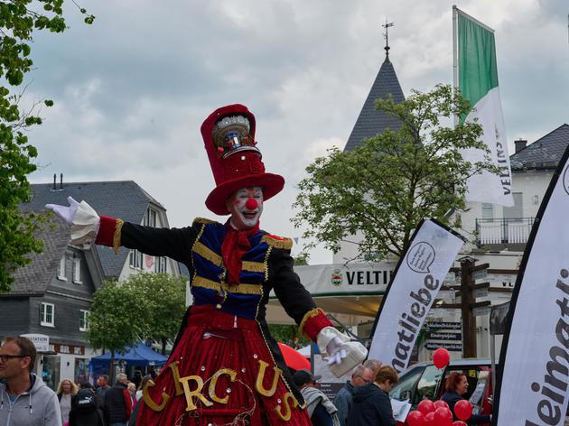 Winterberg feiert 750 Jahre: Stadtfest mit 100 Welten und Olympia-Stars ...