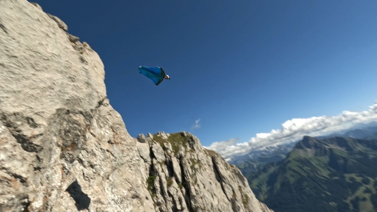 Man turns a dream mountain hike into pure adrenaline chaos