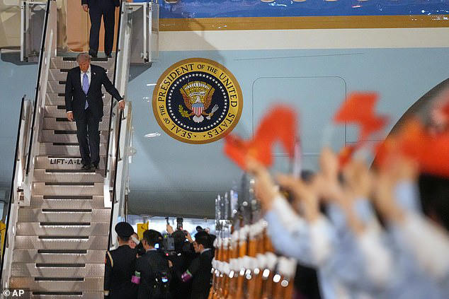 Trump smiles and fist pumps as he's greeted by 300 chanting Chinese ...