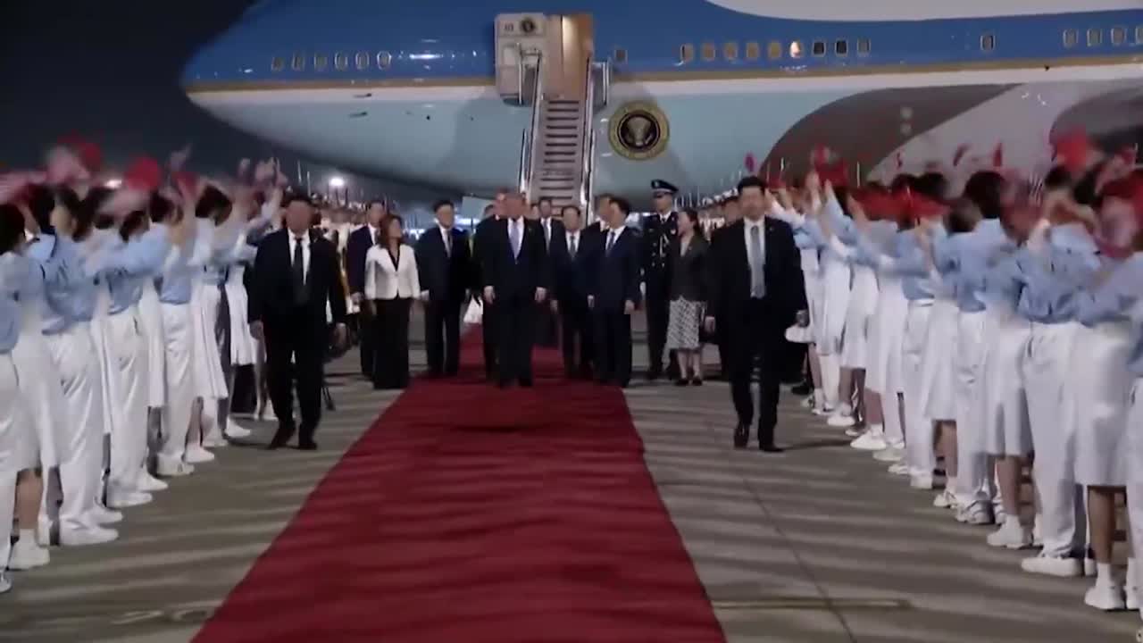 8,5 yıl sonra Çin'e ayak basan Trump, karşılama törenini görünce şaşırdı