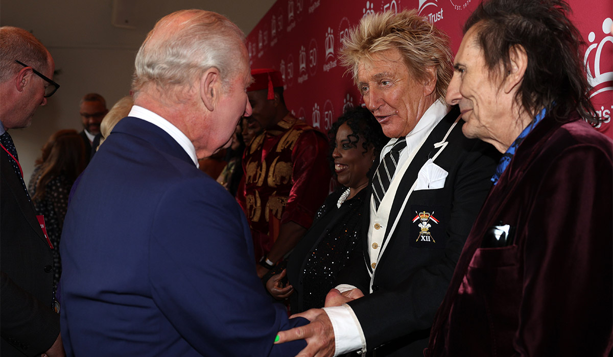 Royally awkward moment as Rod Stewart takes swipe at Donald Trump