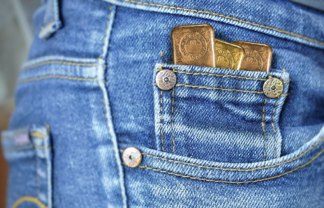 Rupanya ini fungsi kantung kecil pada celana jeans, semua karena demam emas