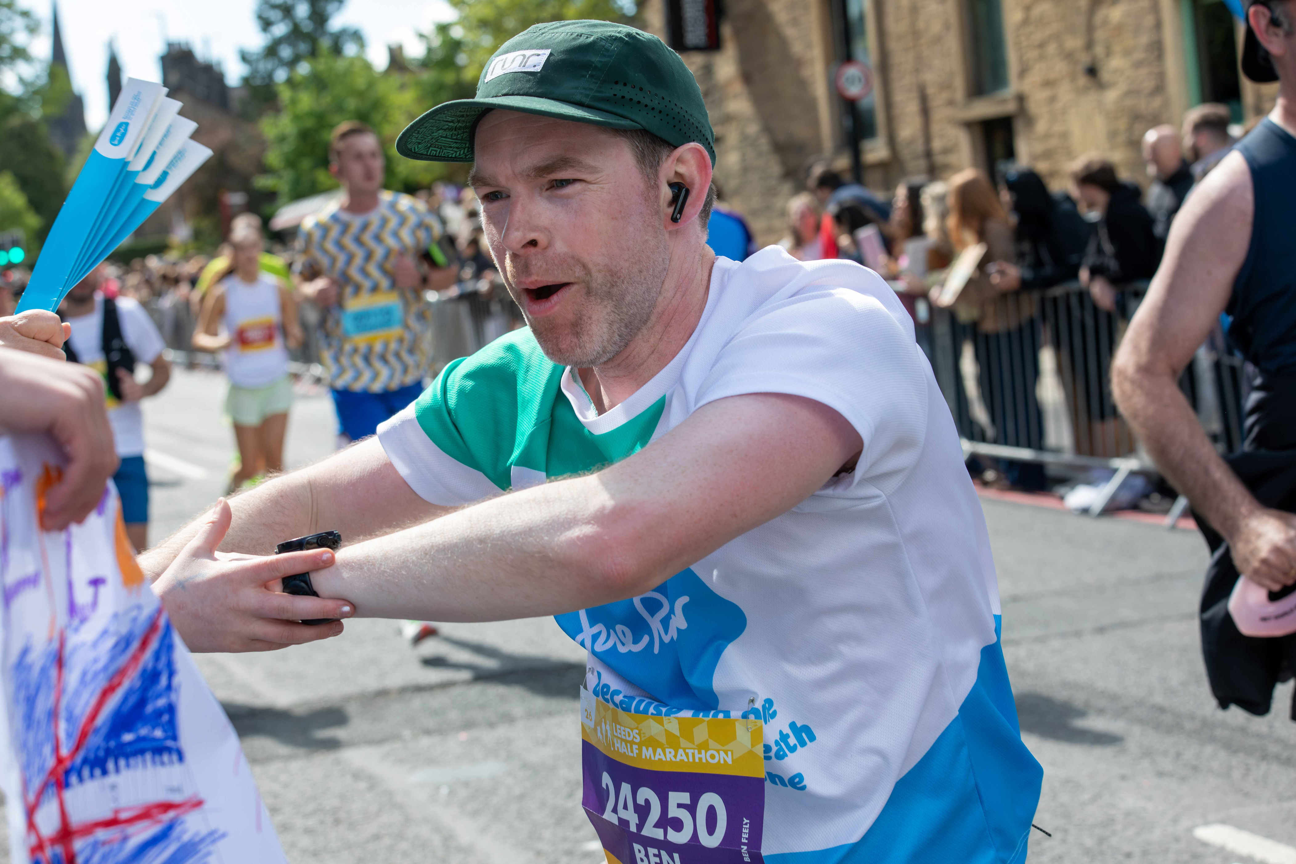 Sue Ryder supporters raise £16,800 at Leeds Marathon weekend