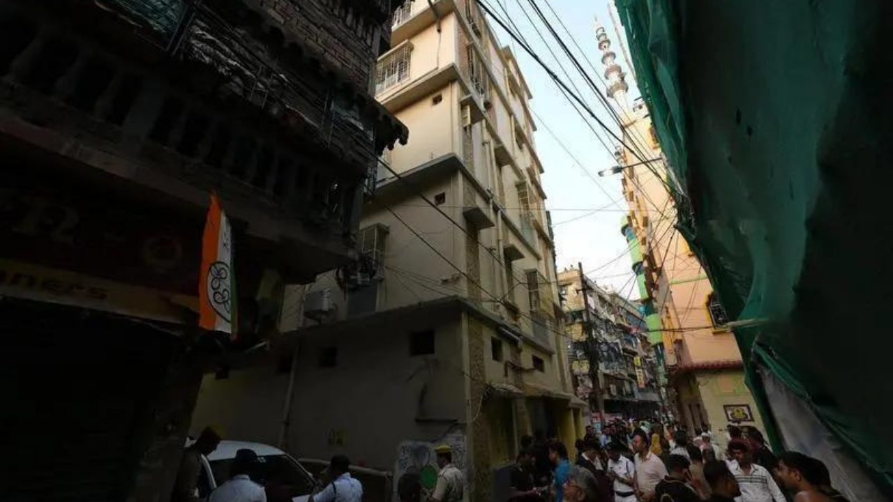 Kolkata fire tragedy: Locked in toilet, 2 workers die in Tiljala ...