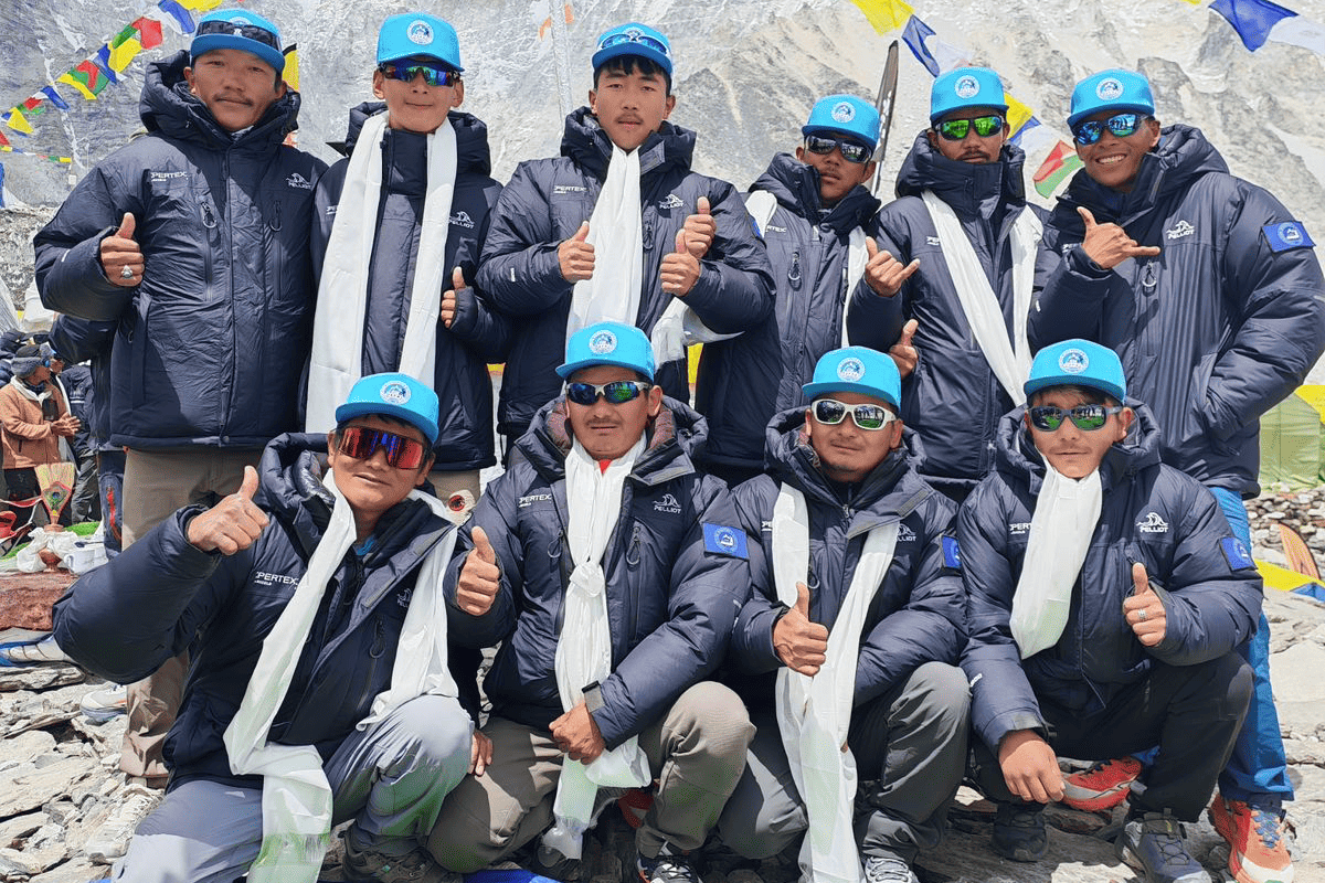 Climbers clear path to Everest summit past giant chunk of ice