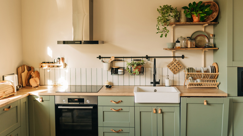 Signs it's time to replace your dated kitchen cabinets (and styles we'd ...