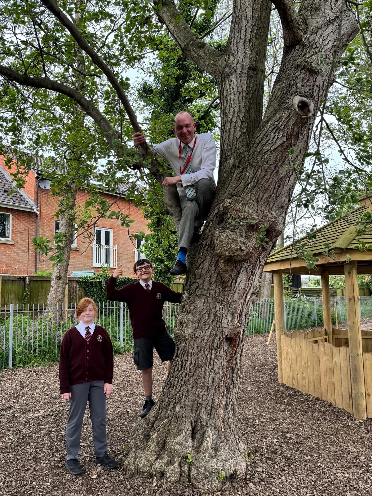 Why we need to crack down on phones in schools - Fylde MP's call during ...