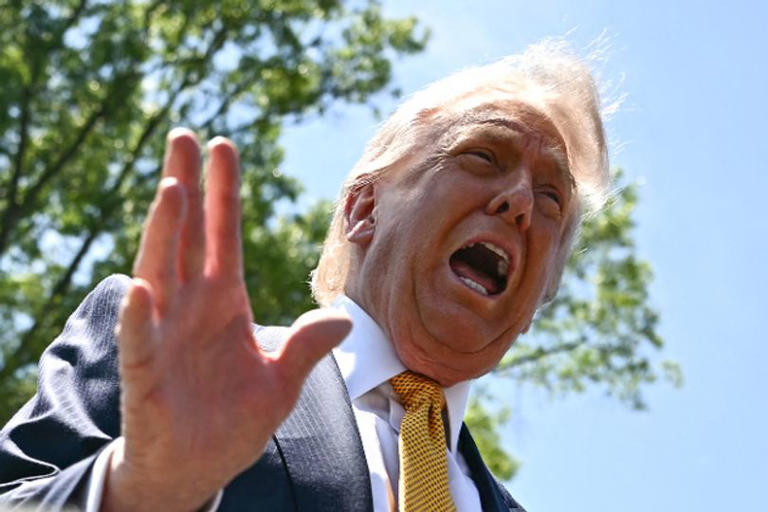 Donald Trump lashes out at CNBC but humiliates himself with spelling error