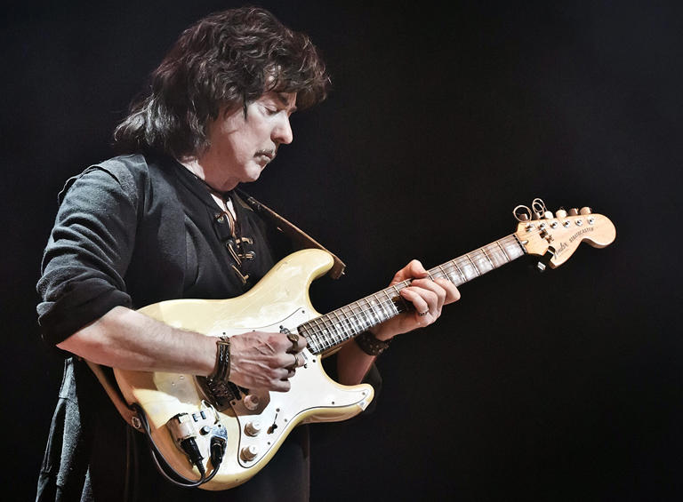 How the hunt for clicks has made the lone guitar intro obsolete