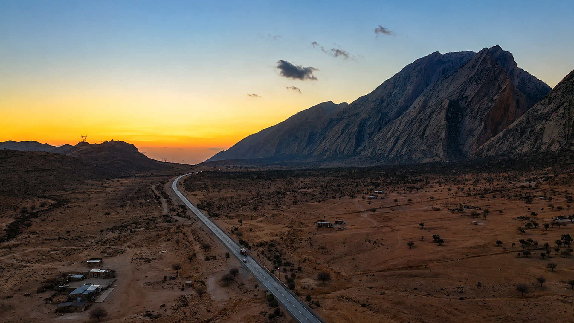 ¿Te atreverías a conducir por un desierto tan vacío?