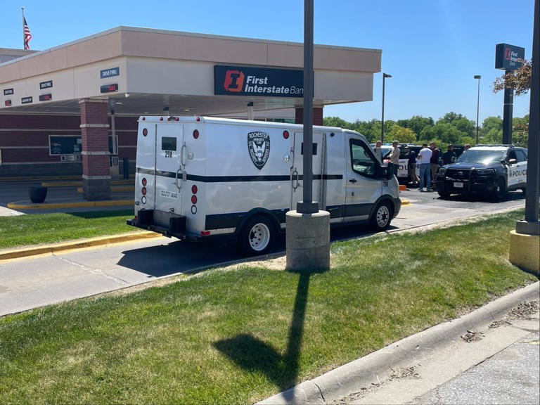 Police investigate armored car robbery outside bank near Omaha shopping ...