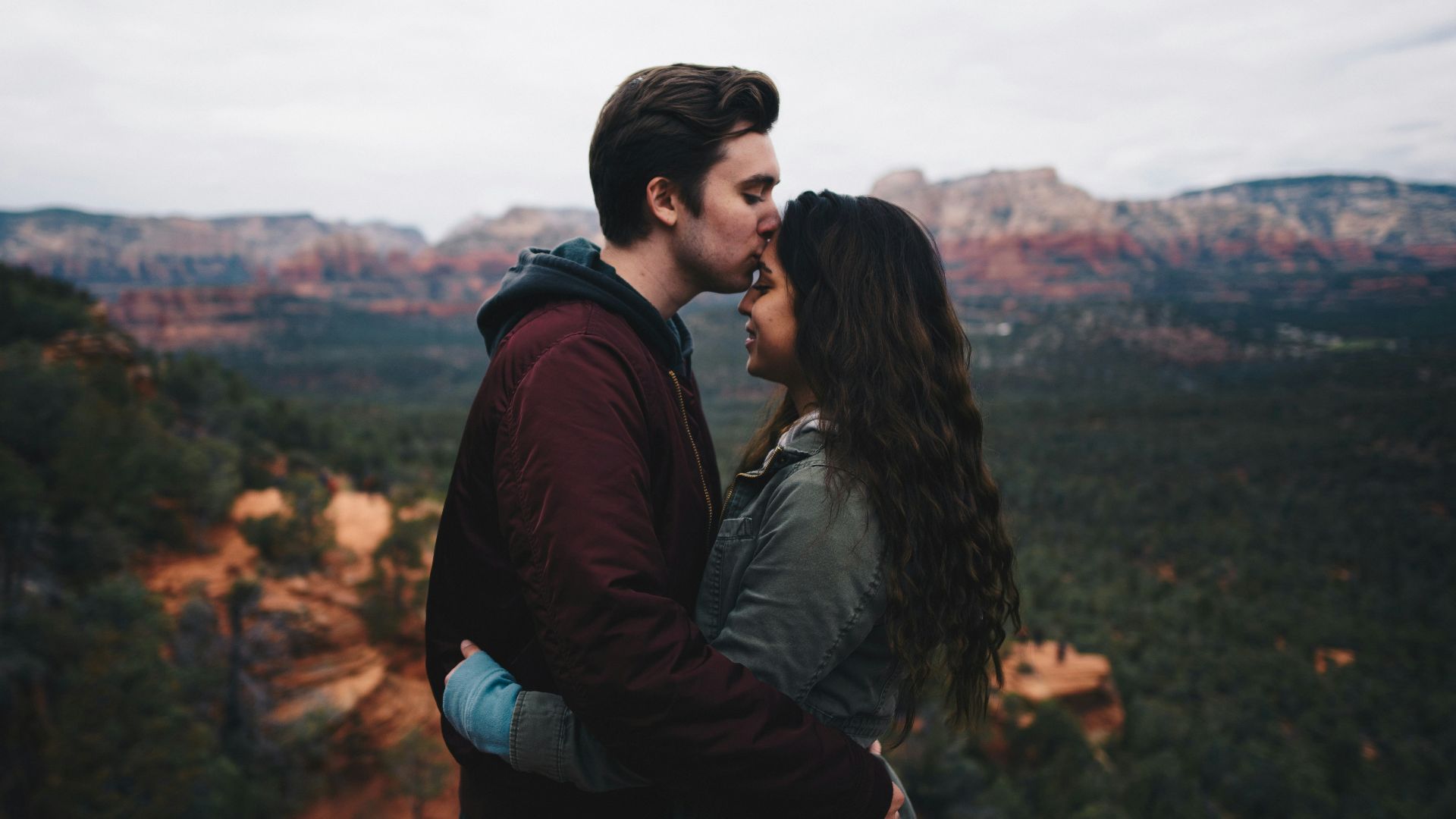 20 things men do that make women feel safe instantly