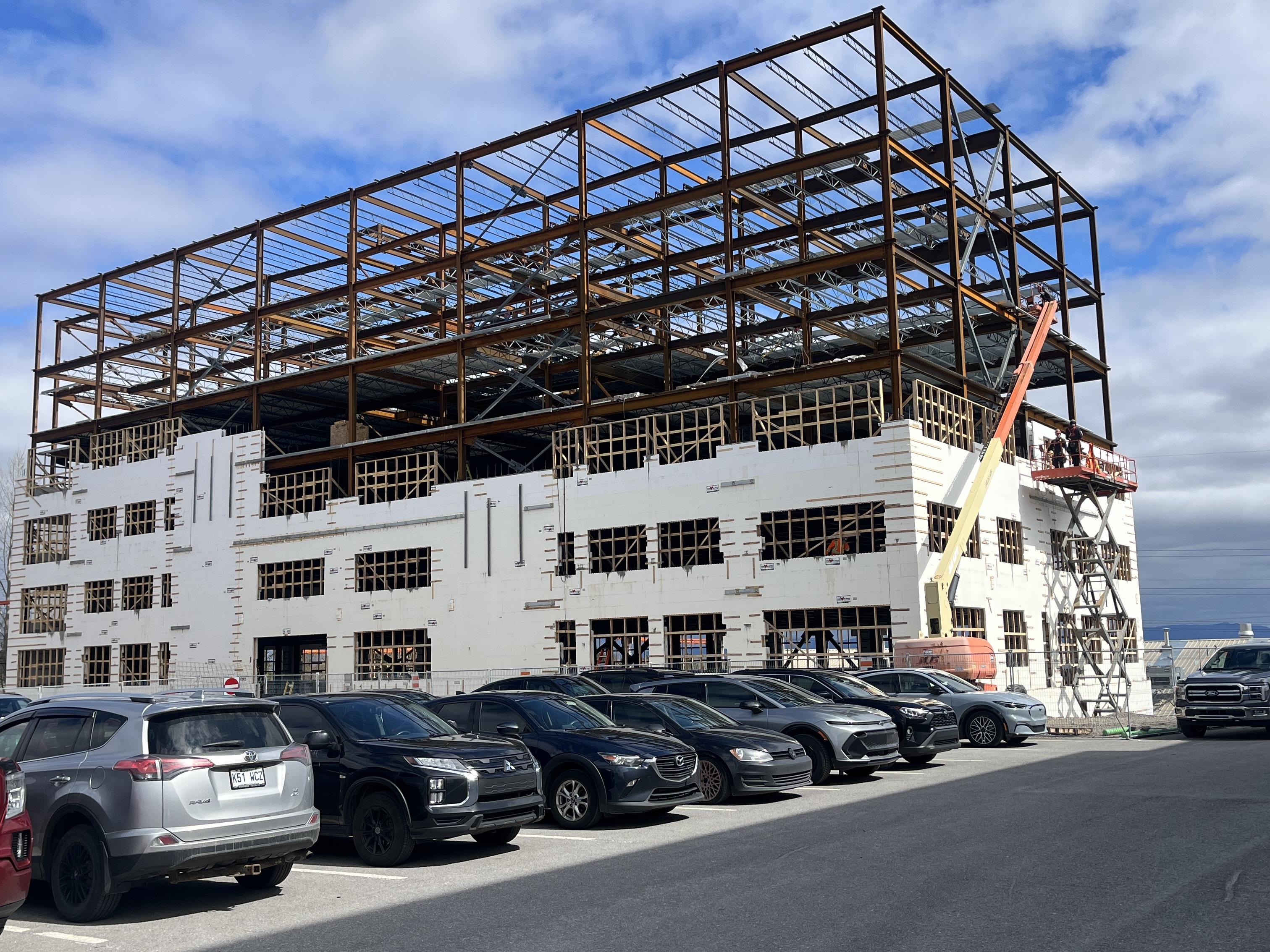 Un immeuble commercial de 20 à 25 M$ en construction à Chicoutimi