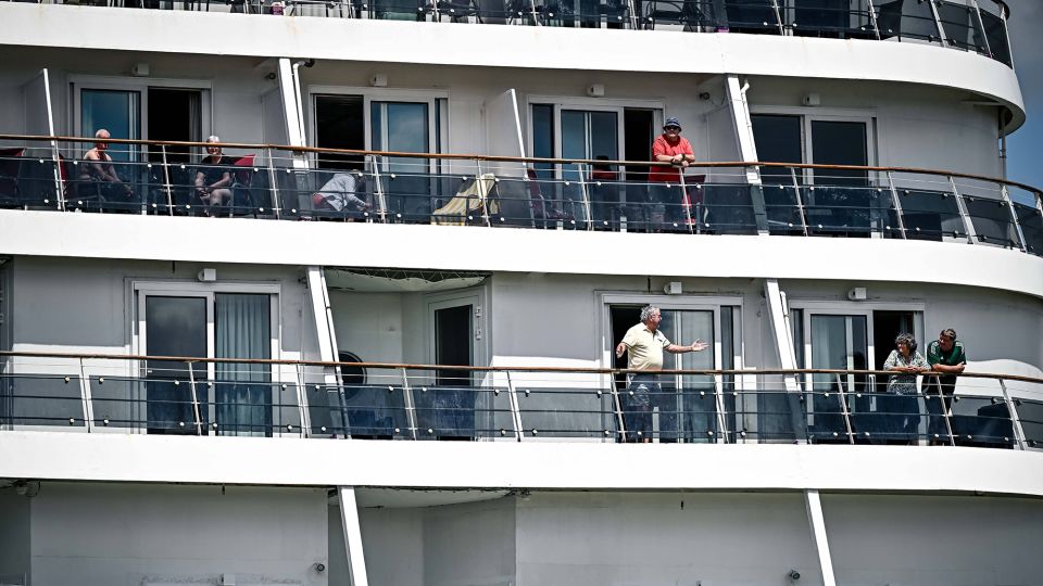 1,700 passengers held on cruise ship over potential acute stomach bug ...