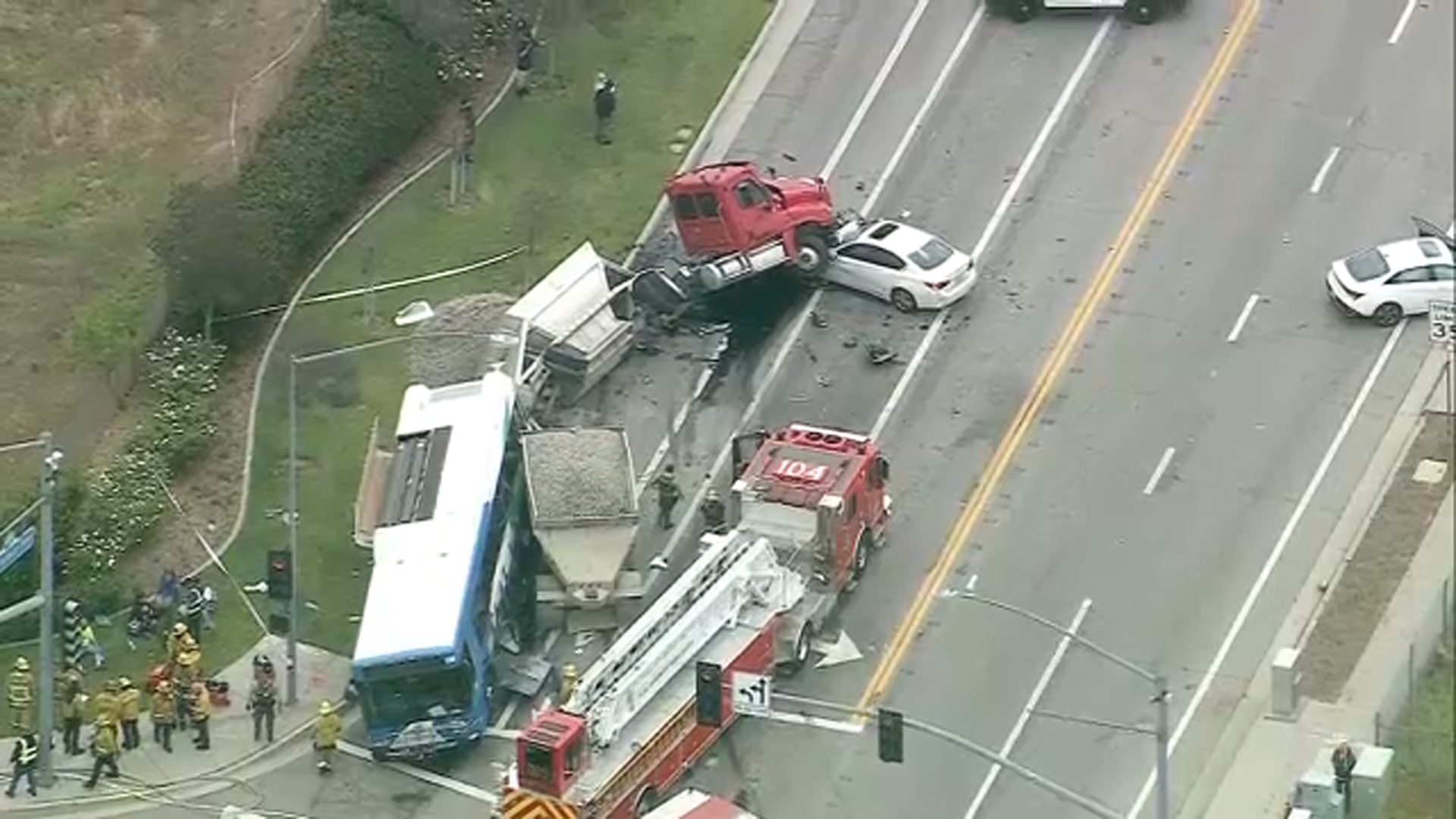11 injured in Santa Clarita crash involving bus, big rig and cars
