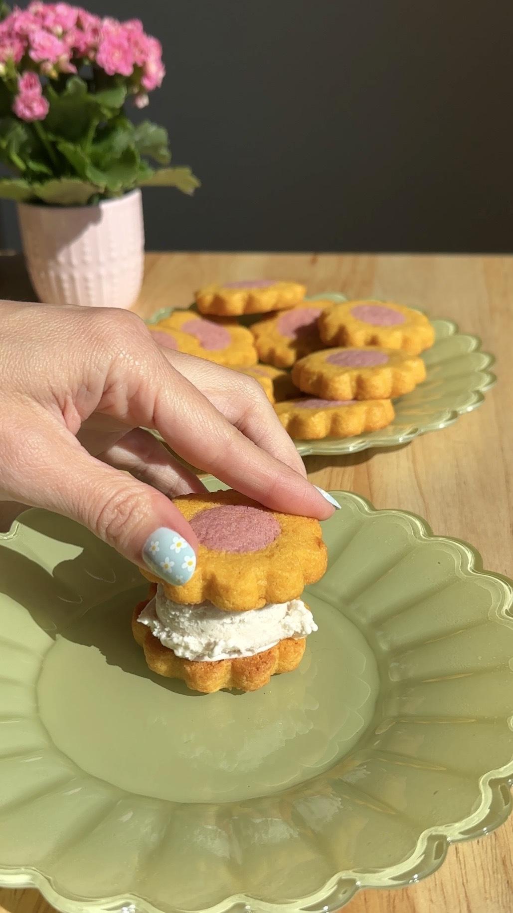 3-ingredient flower ice cream