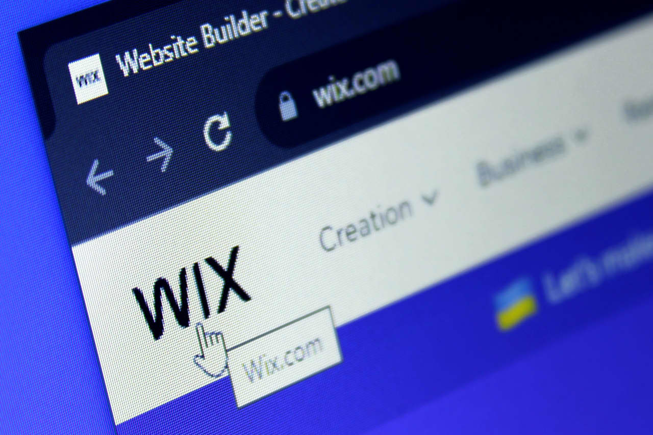 Wix.com stock plummets nearly 30% after earnings miss. Is the AI ...