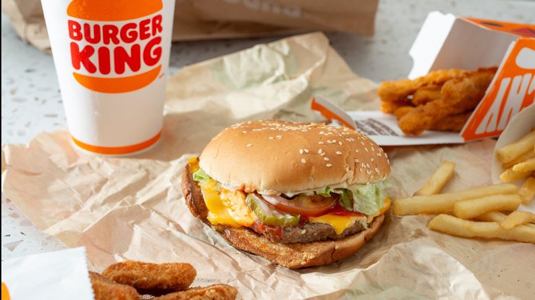 7 burgers at chain restaurants chefs can't stop talking about