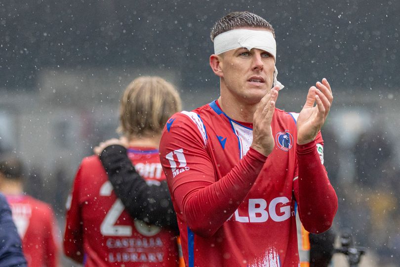 'It's 50/50 whether Charlie Carter stays' admits Dorking Wanderers boss ...